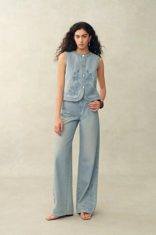 Fabrique Perla Embossed Flowers Sleeveless Round Neck Top In Cotton Denim - Blue