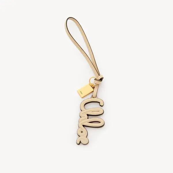 Chloé Logo Bag Charm In Shiny Leather - Deep Ivory