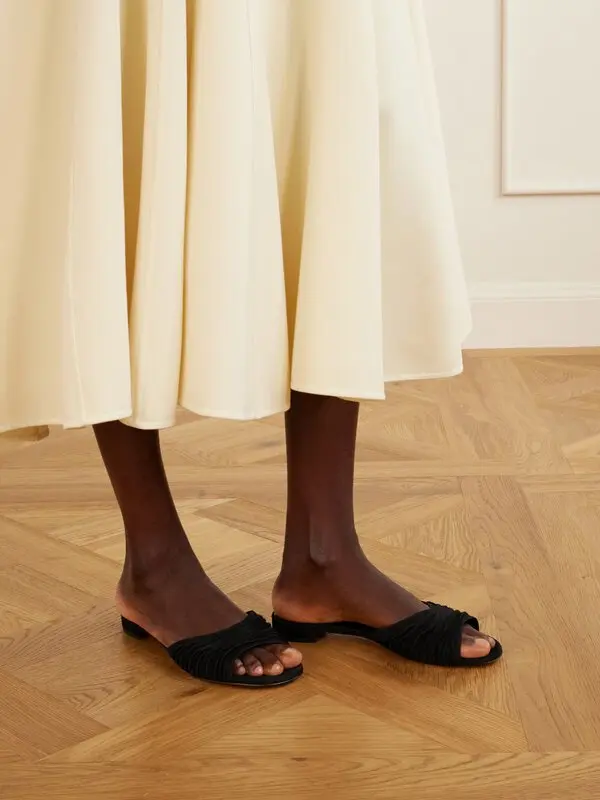 Manolo Blahnik Pirua Pleated Suede Sandals - Black
