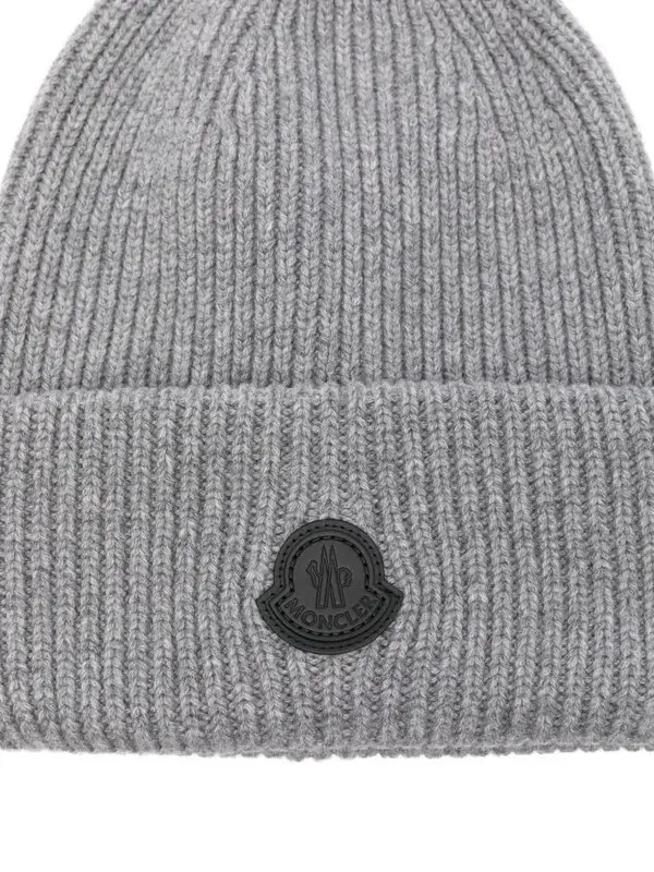 Moncler Ribbed Logo-patch Beanie Hat - Grey