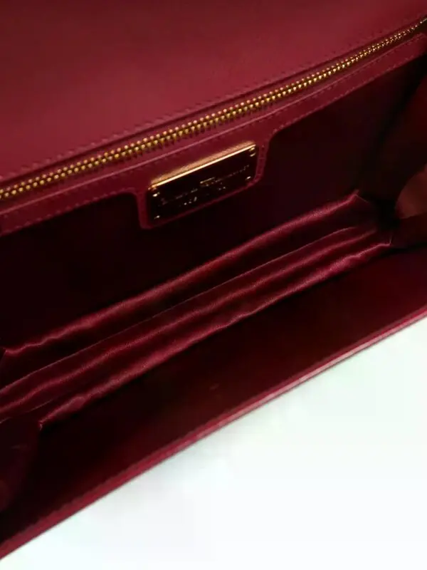 FERRAGAMO Vara Bow Chain Shoulder Bag