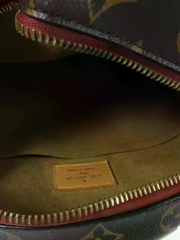 LOUIS VUITTON Boîte Chapeau Souple Shoulder Bag