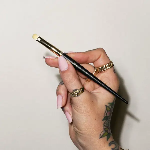 VIEVE 225 Precise Eyeshadow Packer Brush