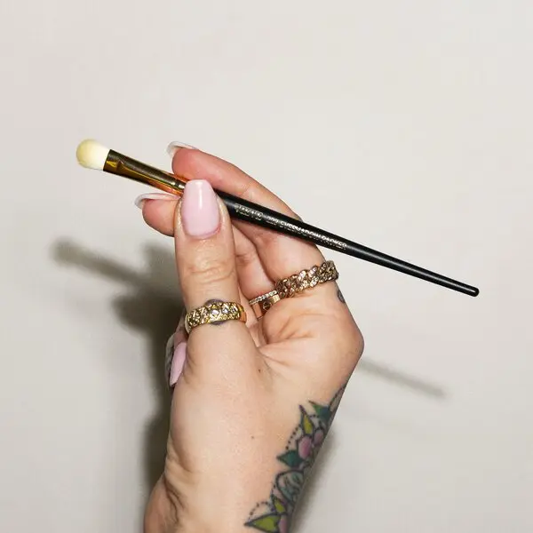 VIEVE 223 Eyeshadow Packer Brush