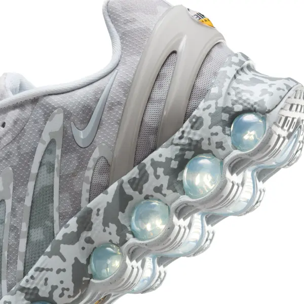 Nike Max Dn8 Sp Athletic Shoes