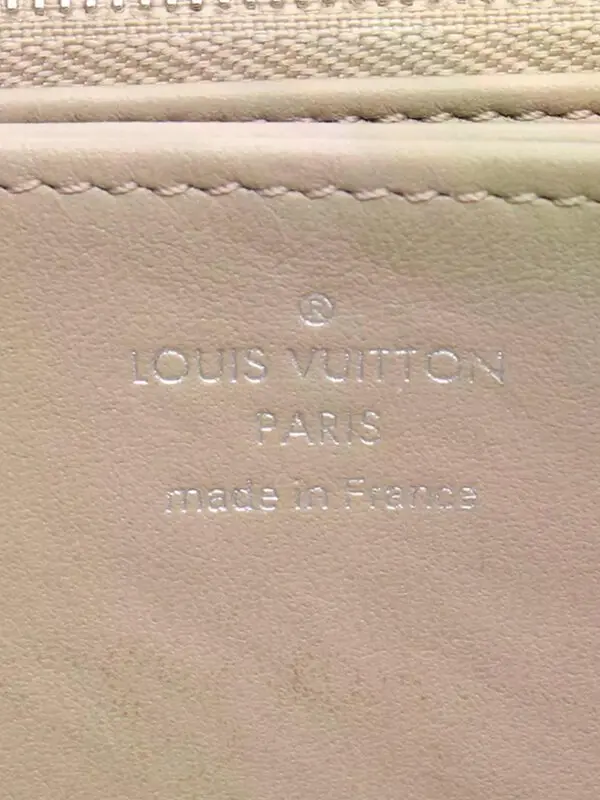LOUIS VUITTON 2021-2026 Mahina Leather Zippy Wallet Long Wallets