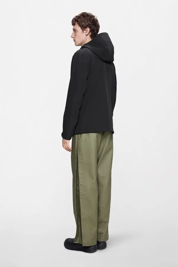 Rains Suva Softshell Jacket With Hood And Drawstring Detail - Black