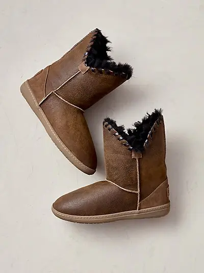 Overland Wren Sheepskin Slipper Boots - Cognac/black