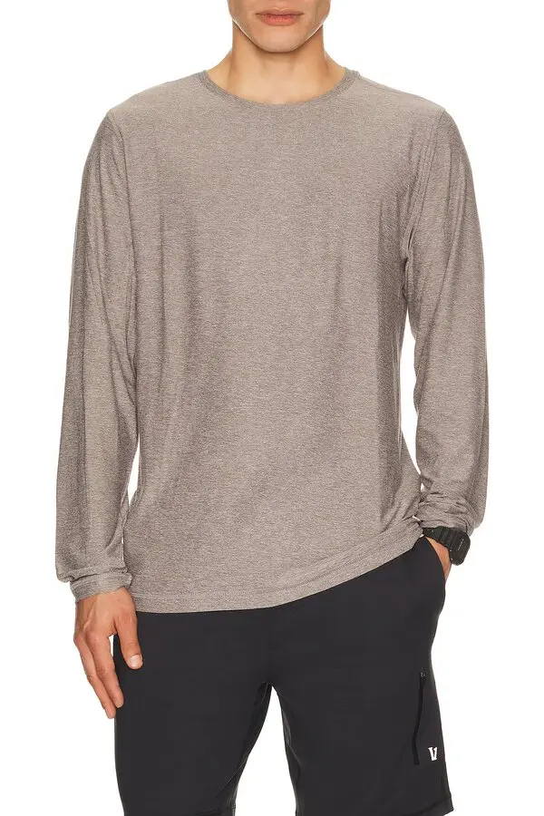Vuori Strato Tech Long Sleeve Tee In Grey - Heather Grey