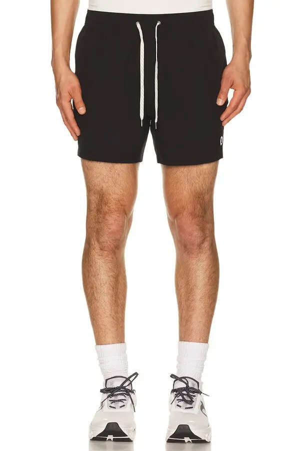 Vuori Kore Lined 5 Short In Grey - Black