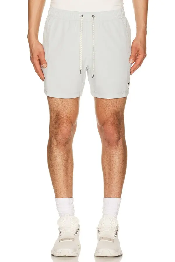 Vuori Kore Lined 5 Short In Grey - Sky Grey