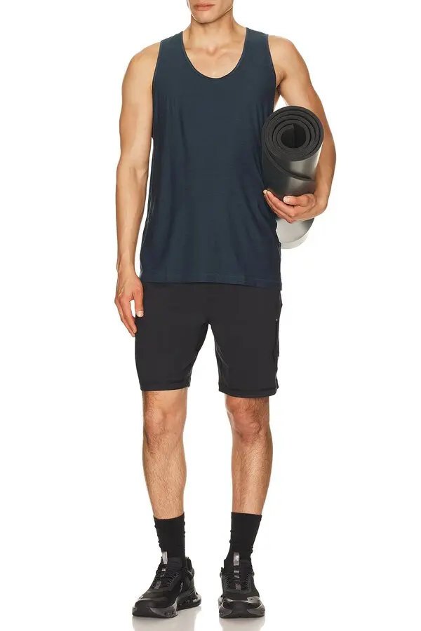 Vuori Sunday Performance 8" Short