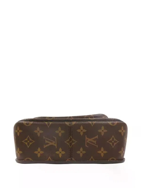 LOUIS VUITTON Passy Monogram Shoulder Bag - Brown