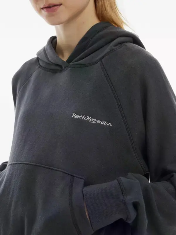 REST&RECREATION Zig-zag Stitch Cropped Hoodie