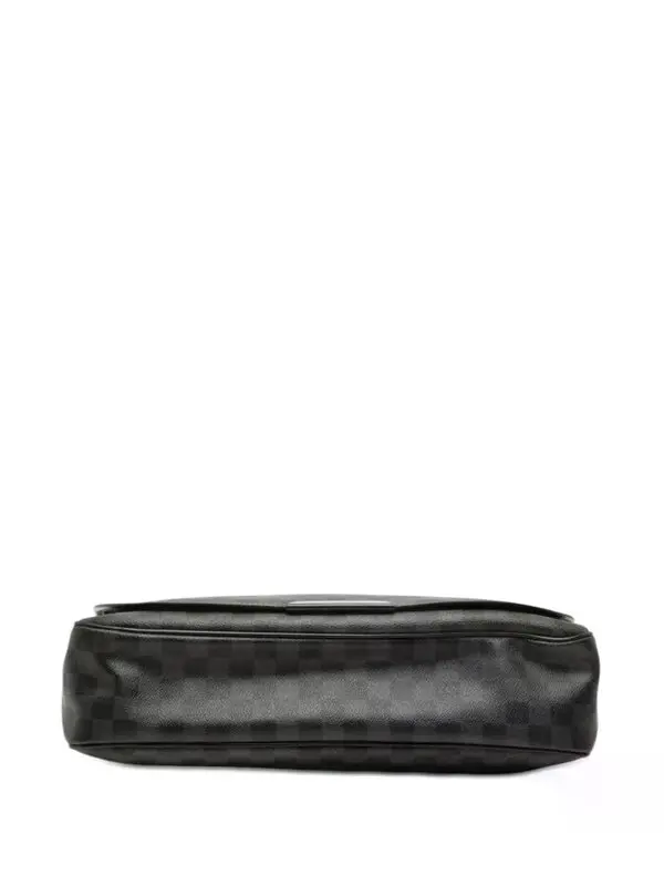 LOUIS VUITTON Damier Graphite Daniel Gm Messenger Bag - Black