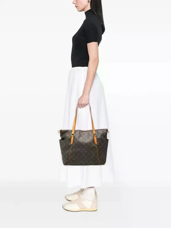 LOUIS VUITTON Monogram Totally Mm Tote Bag - Brown