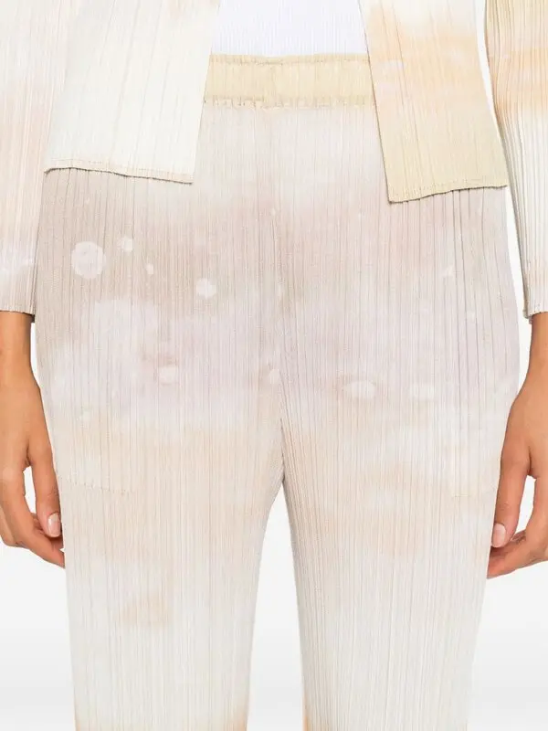 Issey Miyake Pleated Cropped Trousers - Beige