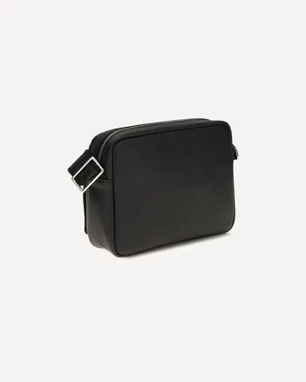 Loewe Pebble Messenger Medium Bag In Grained Calfskin - Black