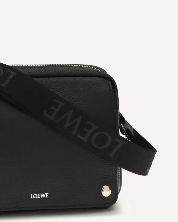 Loewe Pebble Messenger Medium Bag In Grained Calfskin - Black