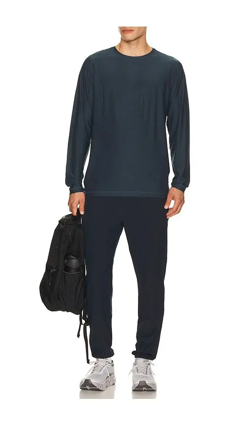 Vuori Kore Lined 28 Jogger In Blue - Ink