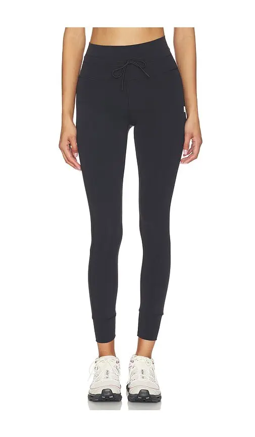 Vuori Daily Form Legging In . Also