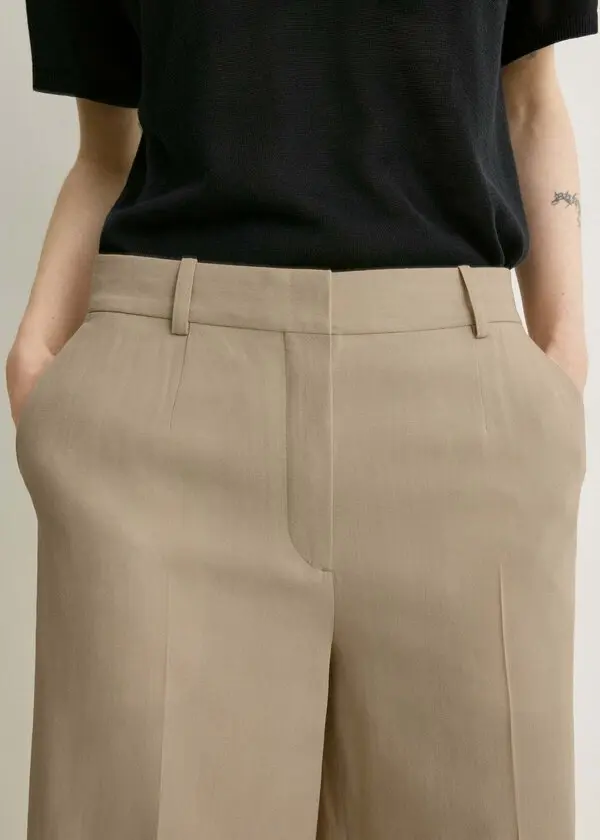 TOTEME Belt Loop Tailored Shorts
