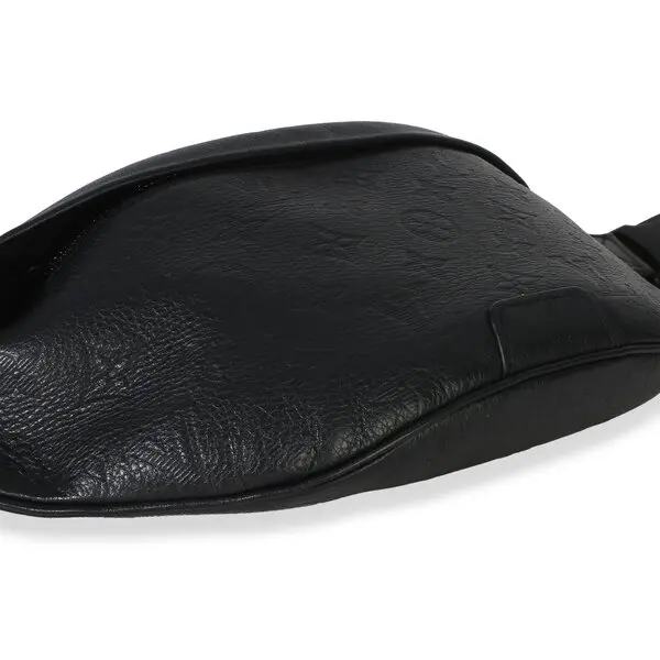 LOUIS VUITTON Monogram Shadow Discovery Bumbag