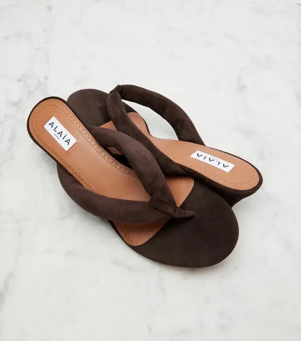 Alaïa Suede Thong Sandals - Brown