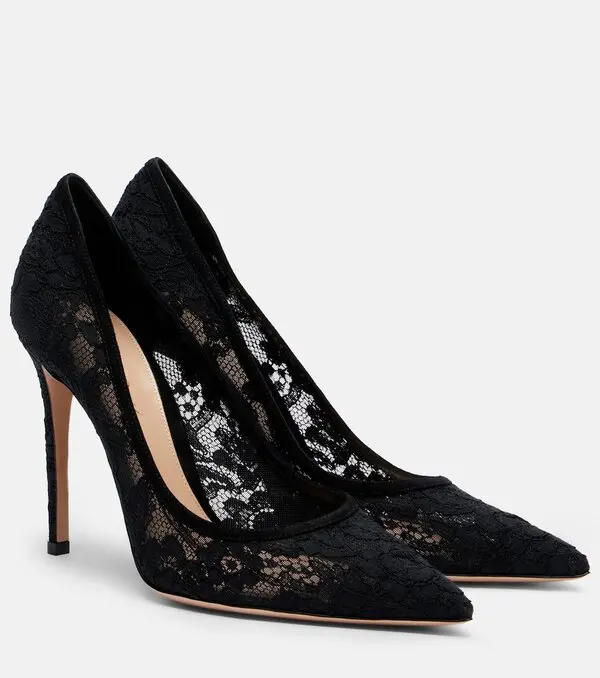 GIANVITO ROSSI Claudia Lace Pumps - Black