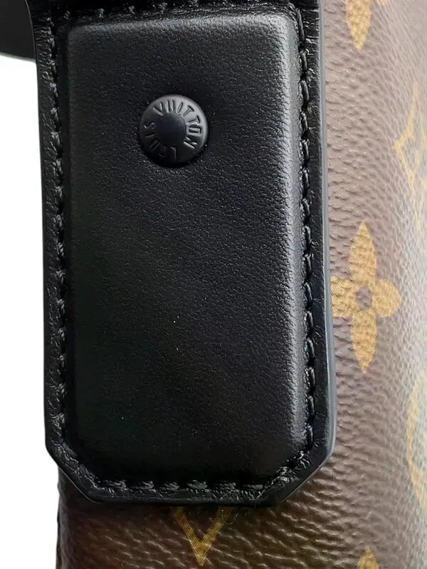 LOUIS VUITTON Monogram Macassar Messenger Bag