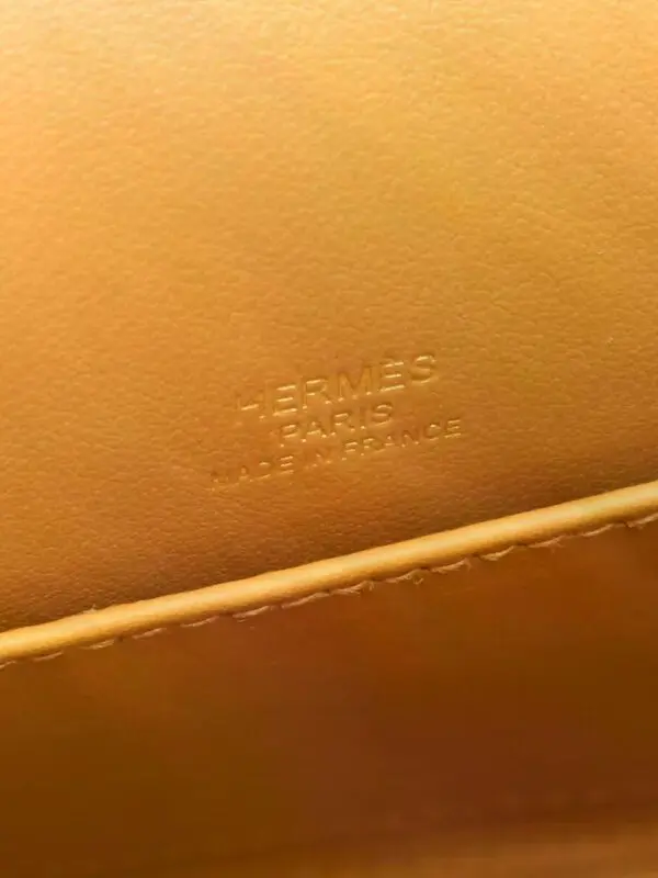 Hermès 2022 Geta Shoulder Bag - Neutrals