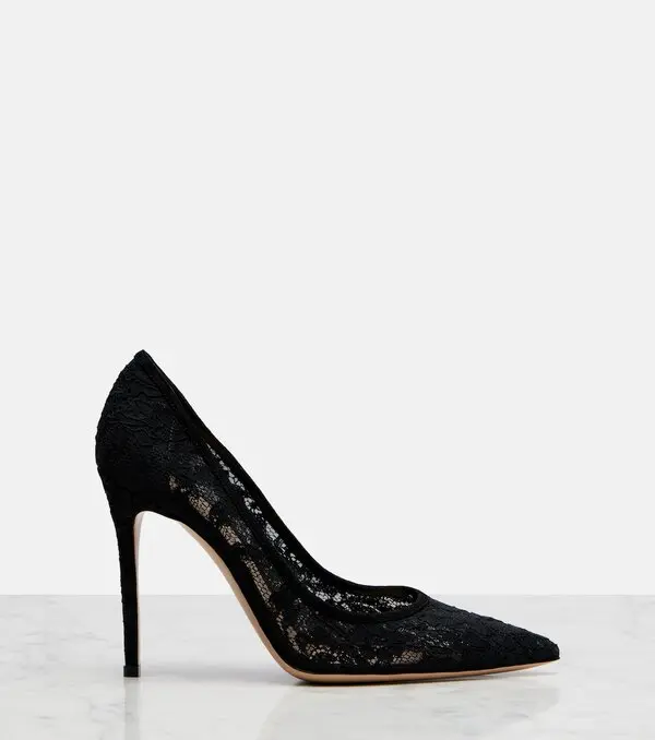 GIANVITO ROSSI Claudia Lace Pumps - Black