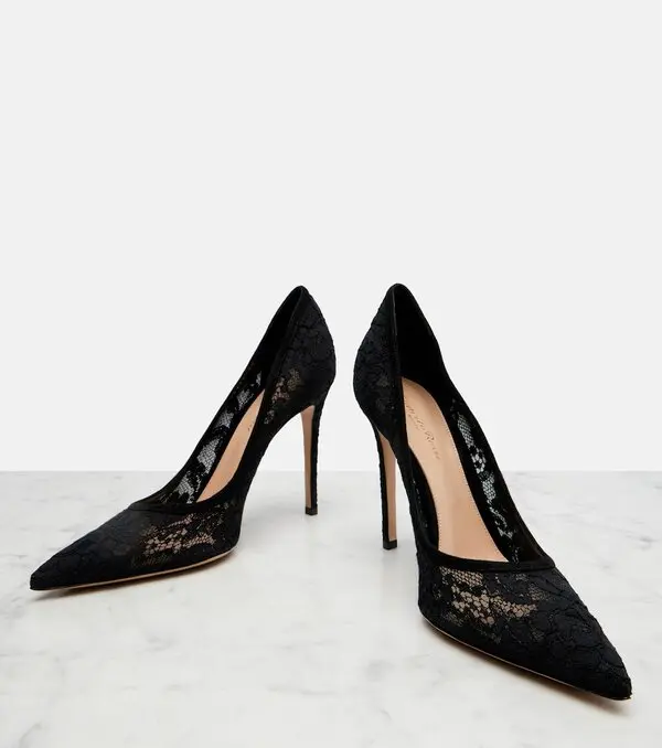 GIANVITO ROSSI Claudia Lace Pumps - Black