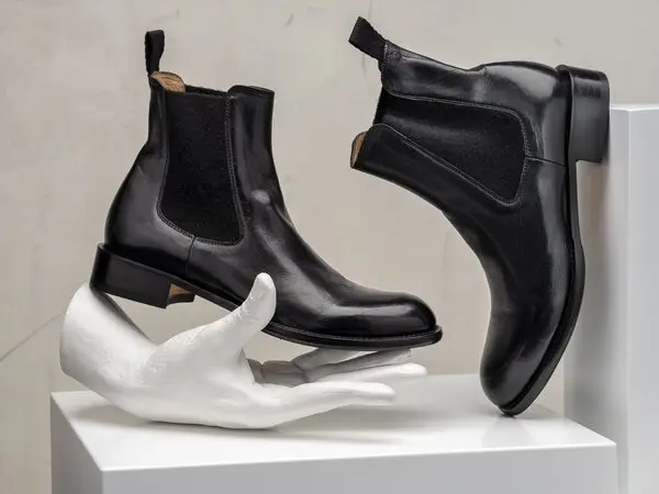 Lukure Classic Soft Chelsea Boots - Black