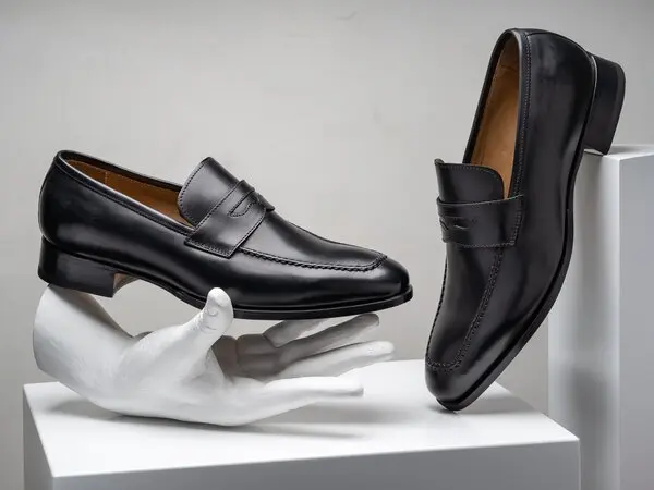 Lukure Classic Loafers - Black
