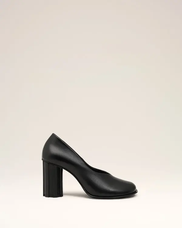 AMI Paris Anatomical Toe Piano Pumps