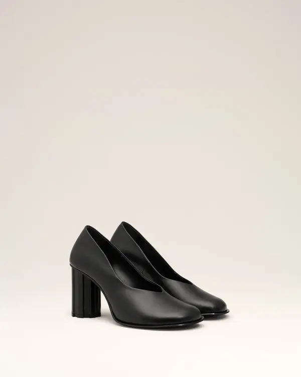 AMI Paris Anatomical Toe Piano Pumps