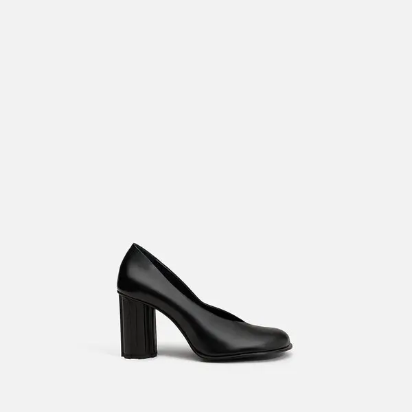 AMI Paris Anatomical Toe Piano Pumps