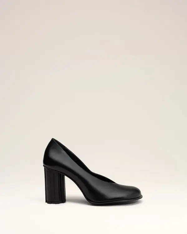 AMI Paris Anatomical Toe Piano Pumps - Black