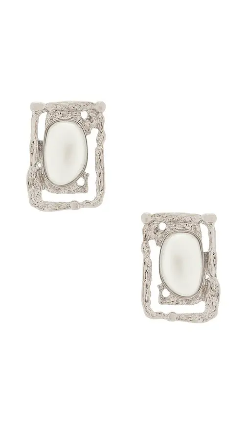 PETIT MOMENTS Coastal Gem Earrings In Metallic Silver - Silver & Pearl