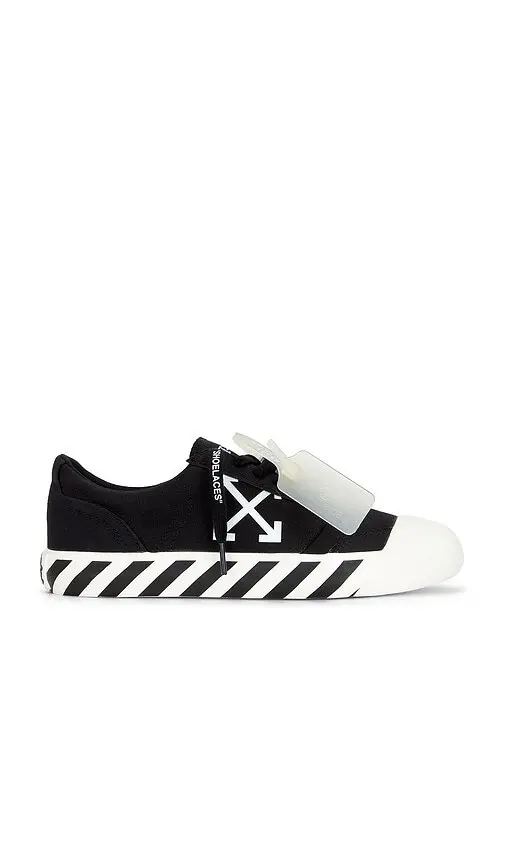Off-White Vulcanized Undercut Sneaker In Black - Black & White