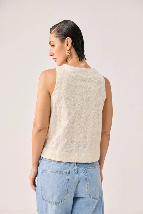 REISTOR Embroidered Button-front Neck Top In Cream