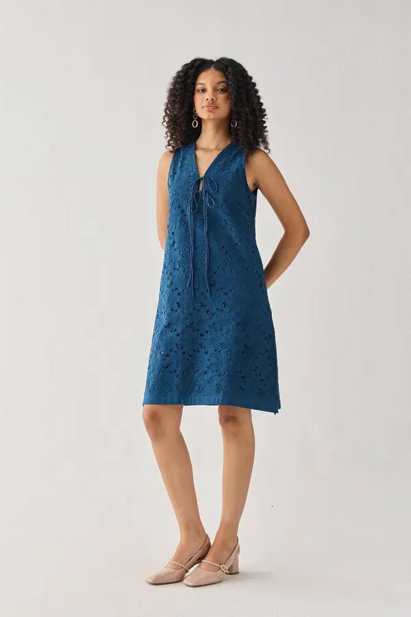 REISTOR Sleeveless Knee-length Embroidered Dress - Blue