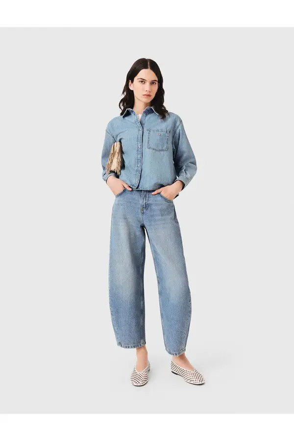 Maje Cropped Denim Shirt With Metallic Logo - Blue