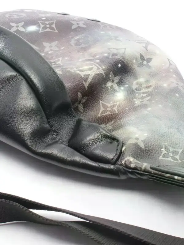 LOUIS VUITTON 2021 Discovery Bumbag Belt Bag - Black