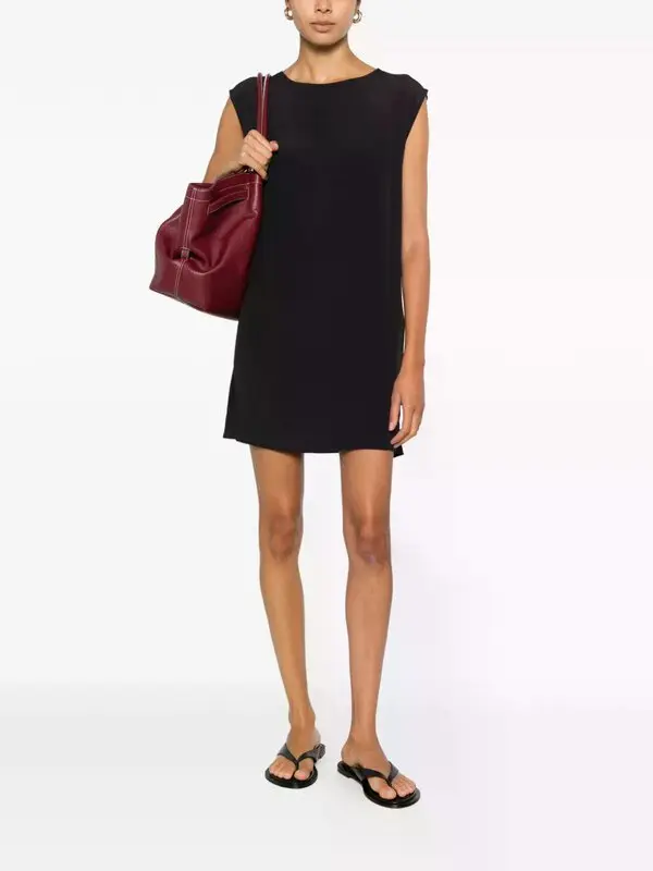 Sú Sleeveless Pleated Back Mini Dress