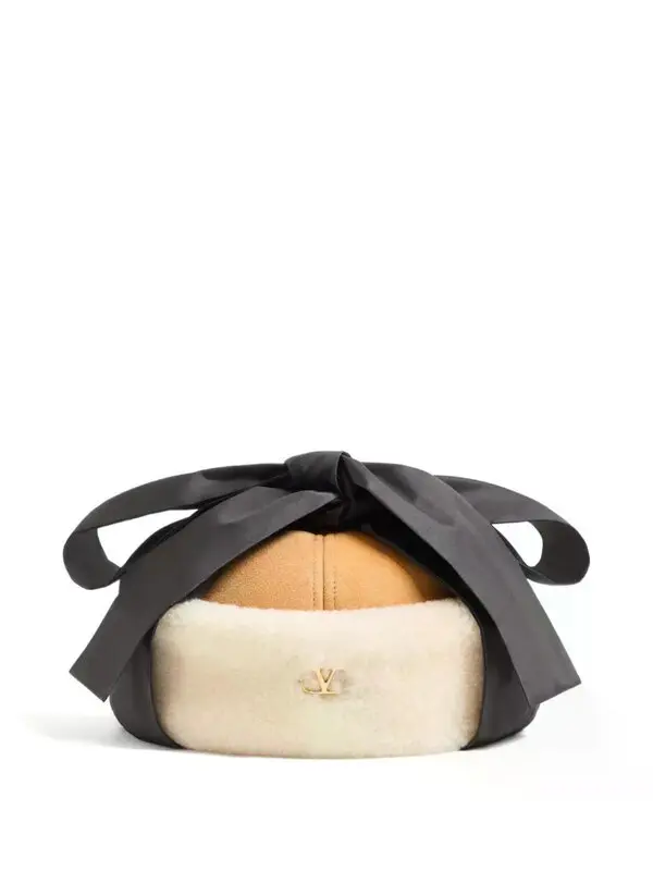 Valentino Garavani Vlogo Signature Shearling Cap - Neutrals