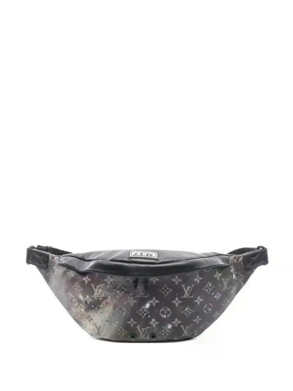 LOUIS VUITTON Discovery Bumbag Belt Bag - Black