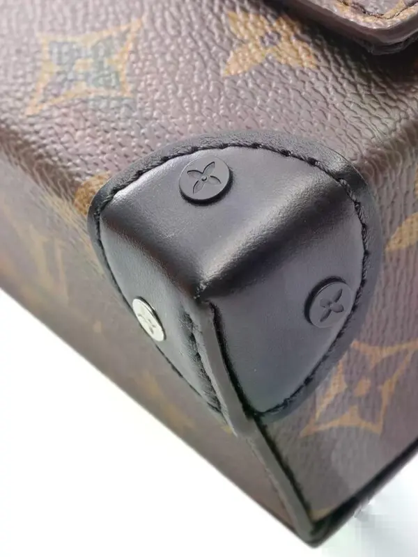LOUIS VUITTON Monogram Steamer Wearable Wallet Crossbody Bag - Brown