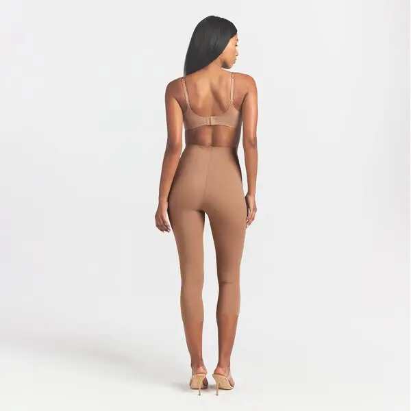 SKIMS Capri Shapewear Medium Neutral - Sienna